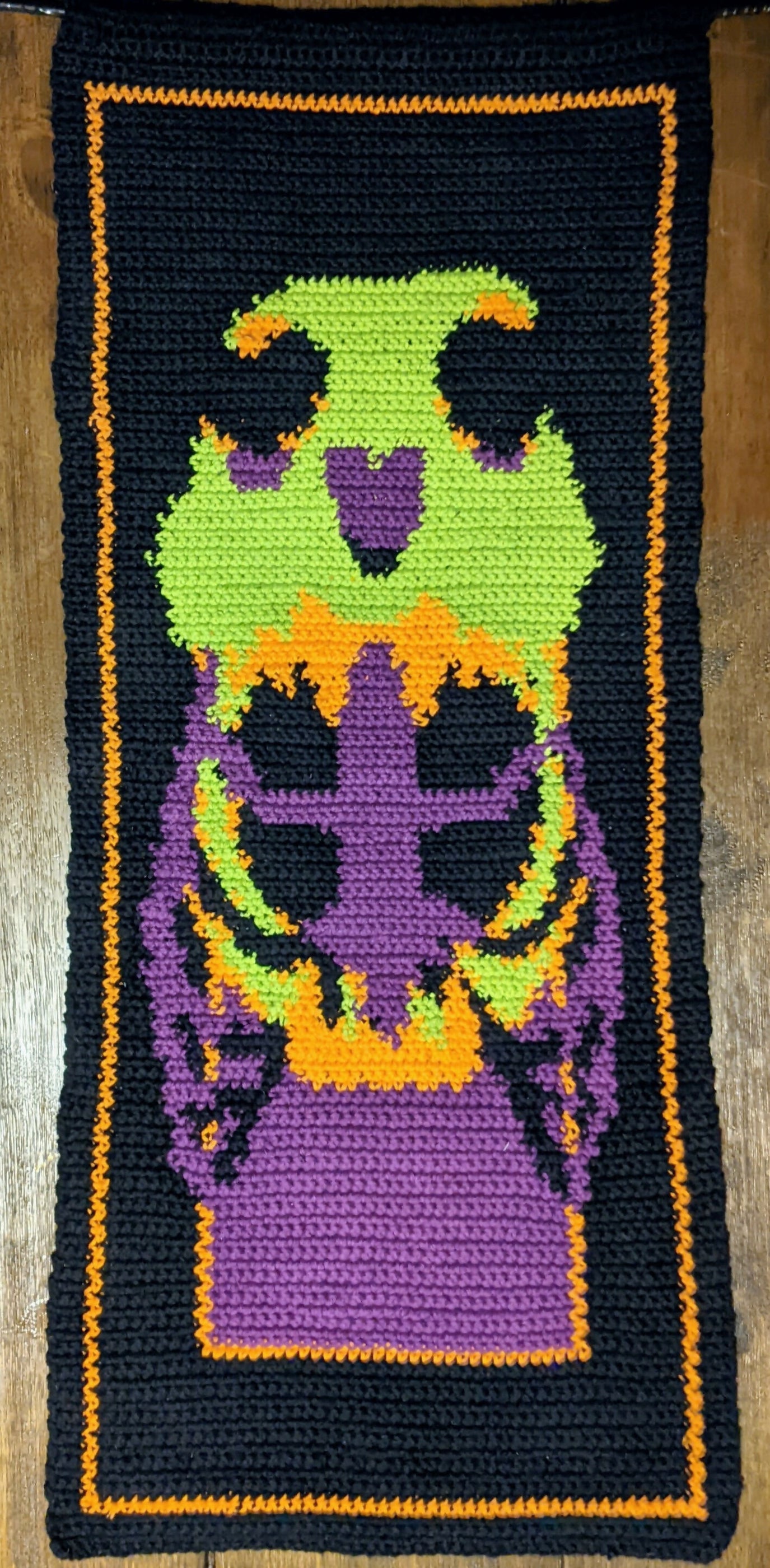 tapestry-crochet-colorwork-pattern-spooky-halloween-skull-bones &n...